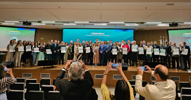 12 escolas médicas recebem certificado de acreditação oferecido pelo ...